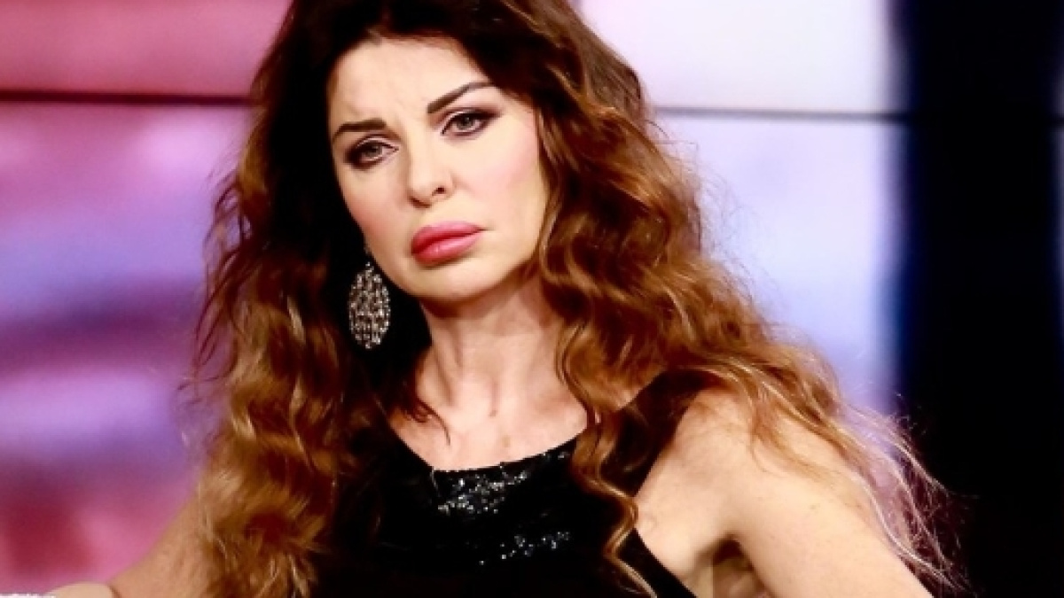 Alba Parietti: 'scottante' domanda su Maria De Filippi, ecco cosa ha ...
