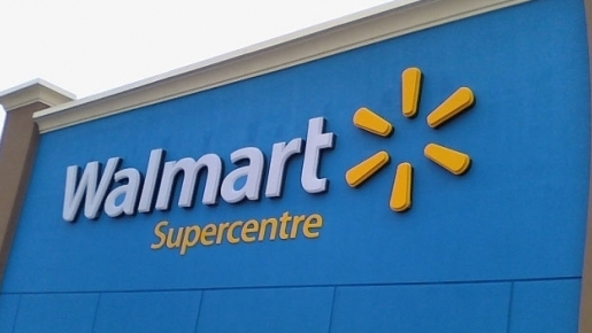 Walmart store in hot water over ‘back to school’ gun display