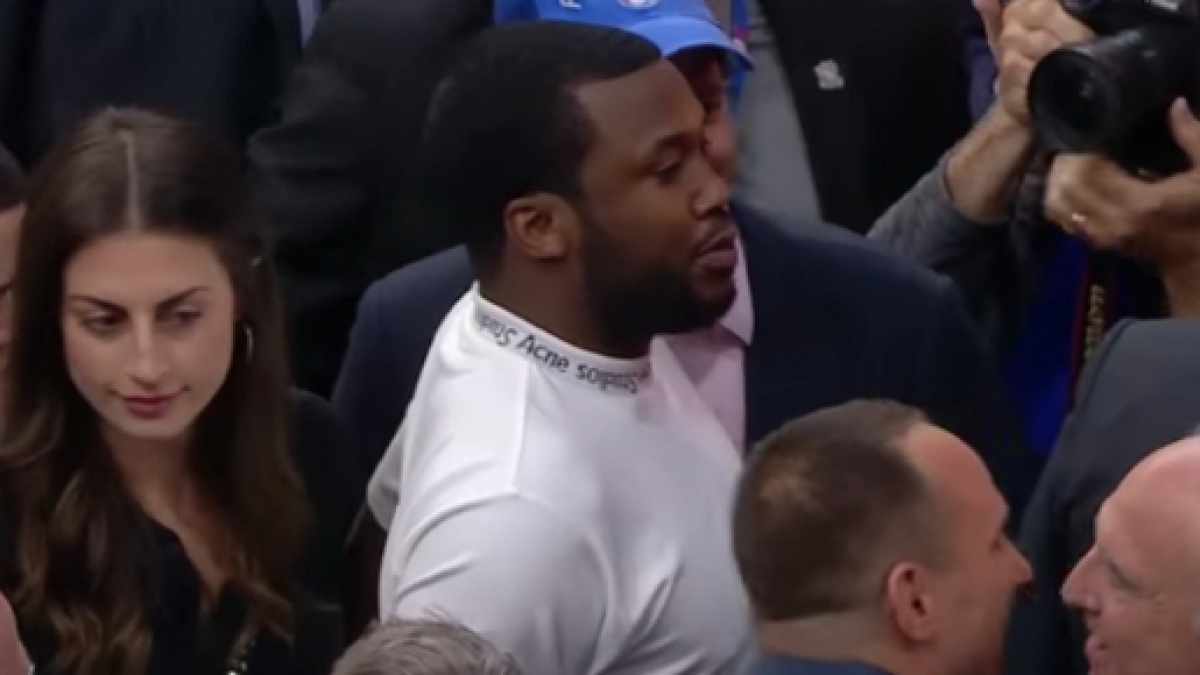 Meek Mill released from prison, enjoys first day out at 76ers vs Heat game