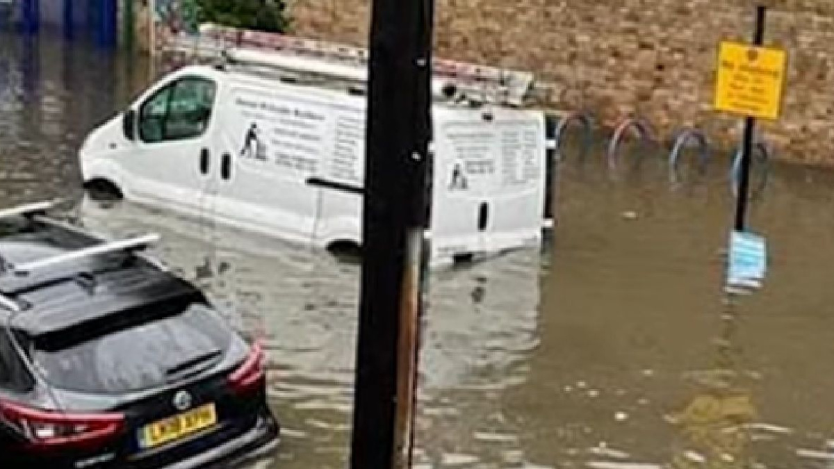 Heavy rain, flash floods and power cuts predicted in parts of England