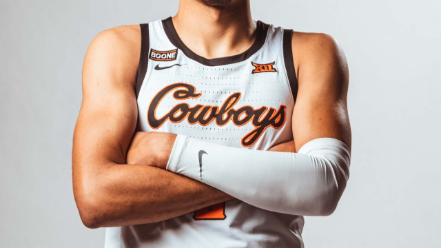 Nuggets sconfitti dai Pistons, vittorie per Sixers e Knicks