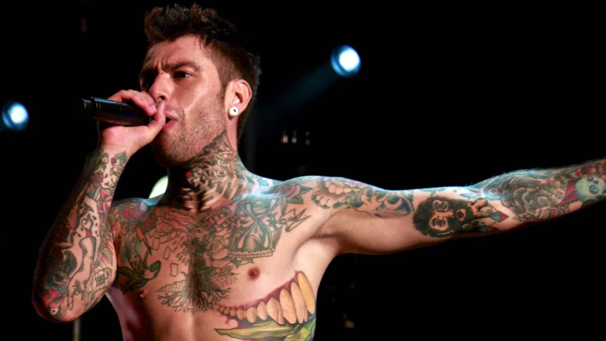 Fedez sceglie Luca Jurman come vocal coach per Sanremo 2026: il web si ...
