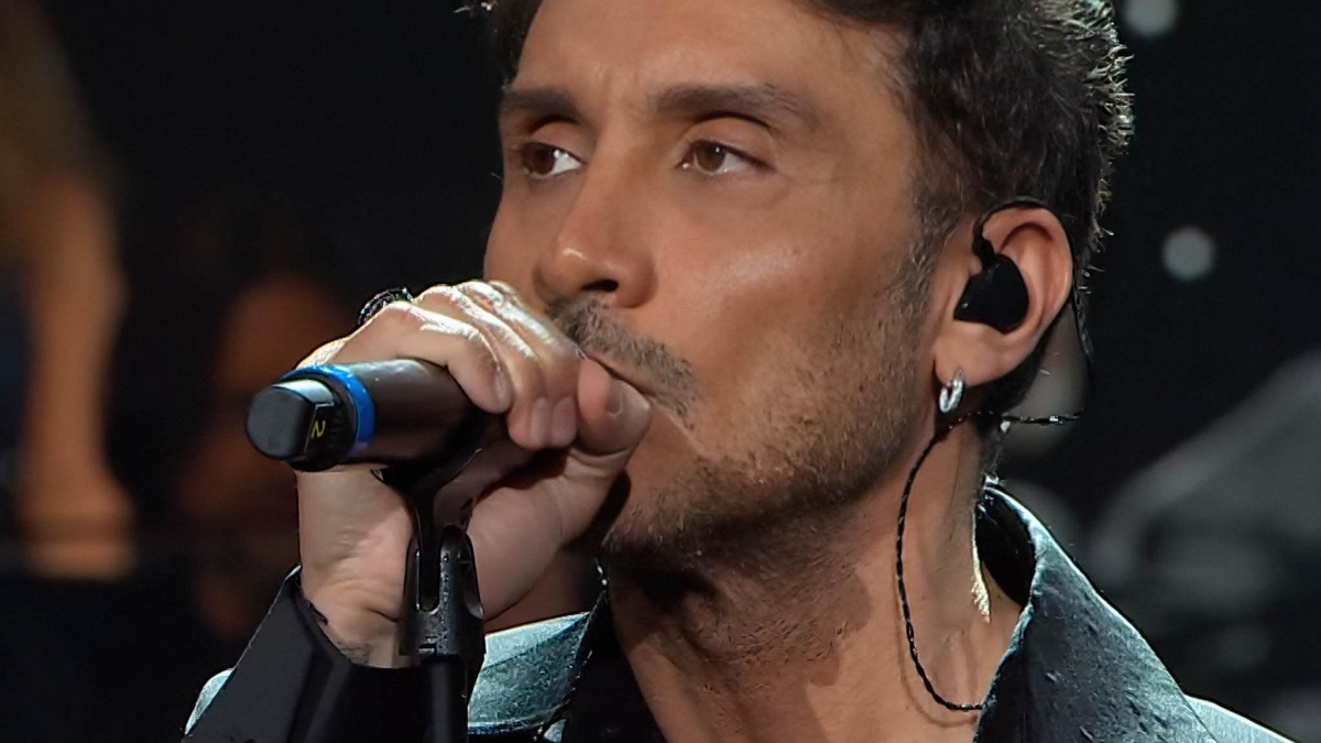 Fabrizio Moro vince Canzonissima 2026 con 'Il mio canto libero'