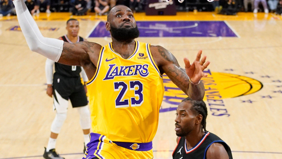 Lakers: 'Daremo a LeBron il tempo per decidere il suo futuro in NBA'