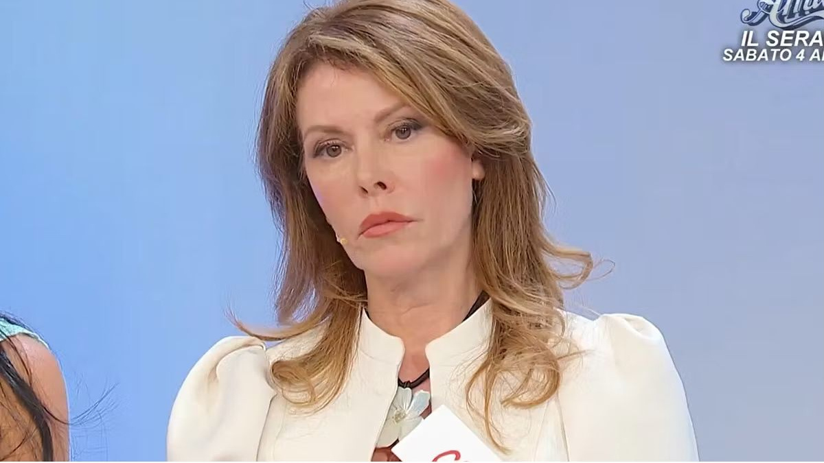 Uomini e donne, anticipazioni: Cinzia crea il caos, tutto il parterre ...