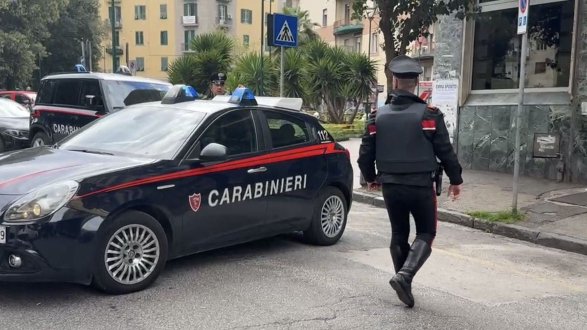 Rapina a Chiaiano: commerciante aggredito, un bandito arrestato dai ...