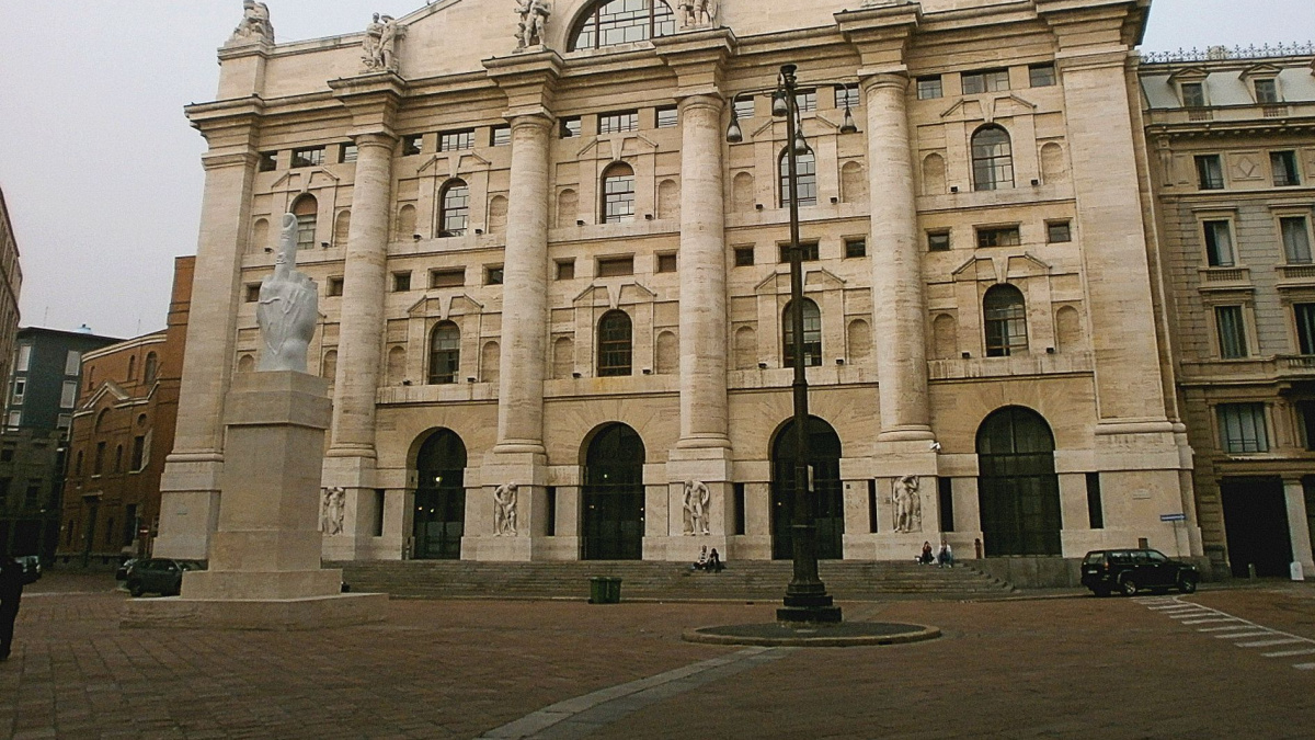 Borsa Milano cauta: Avio e Inwit in rialzo, Prysmian e petroliferi giù