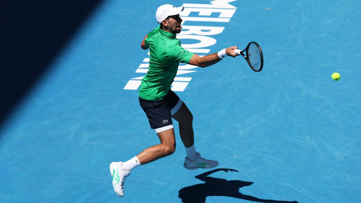 Djokovic supera Royer dopo una battaglia di oltre tre ore al Roland Garros