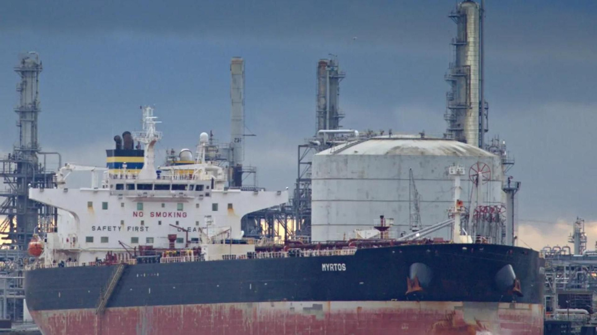 Starmer: 'Petroliera russa della flotta ombra intercettata nella Manica'