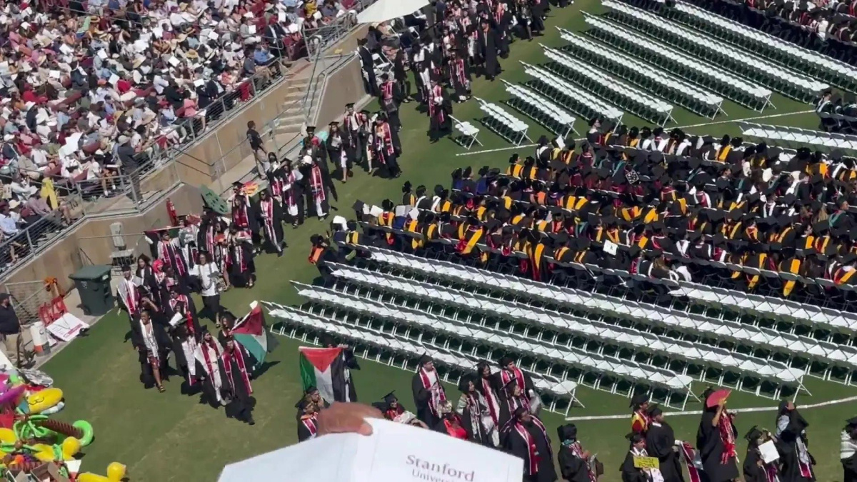 Studenti di Stanford contestano Pichai per i legami Google-Israele e ICE