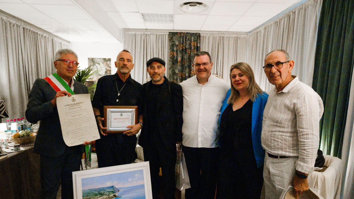Eros Ramazzotti riceve a Messina l'atto di cittadinanza onoraria di Joppolo