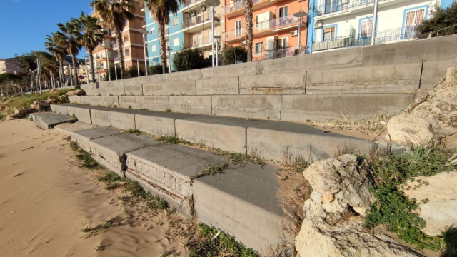 Crotone, chiuso locale sul lungomare: sequestri e multe per oltre 7mila ...